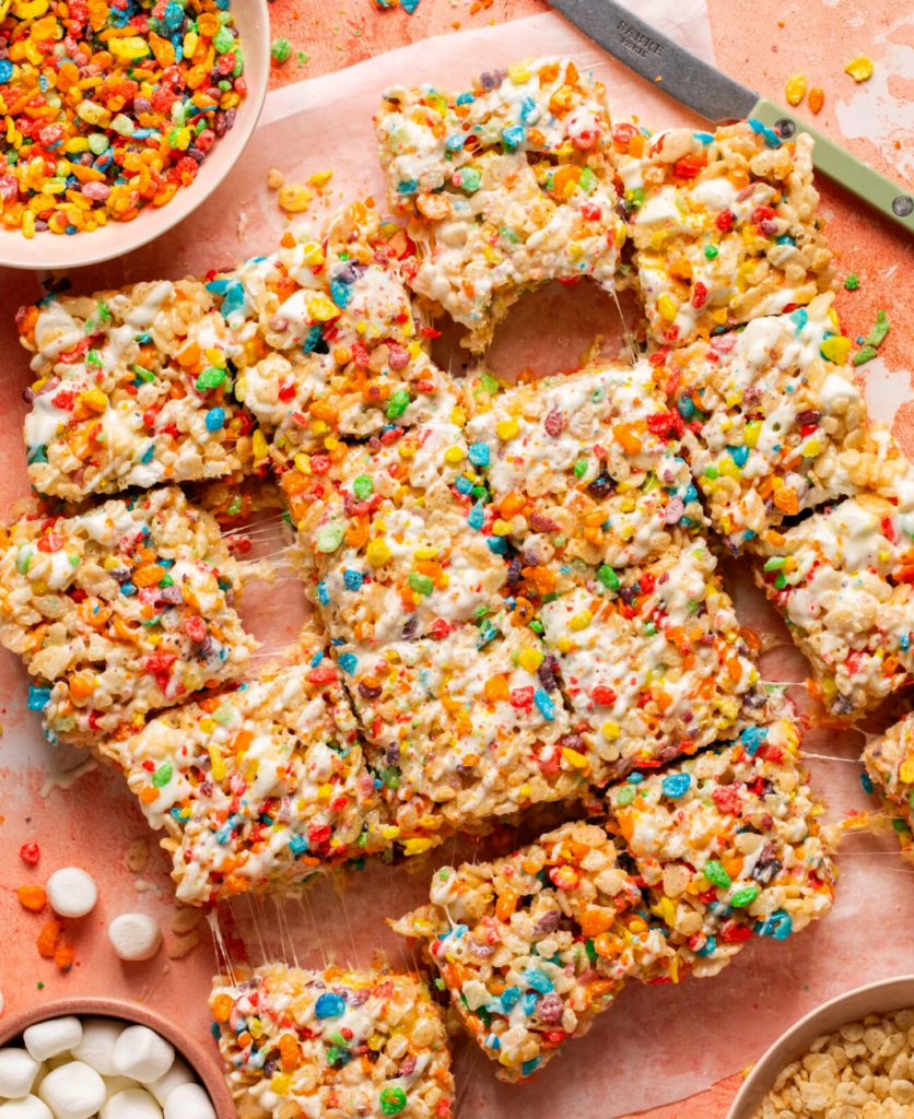 21 Fun Graduation Rice Krispie Treats to Make! - thecanadianguy.com